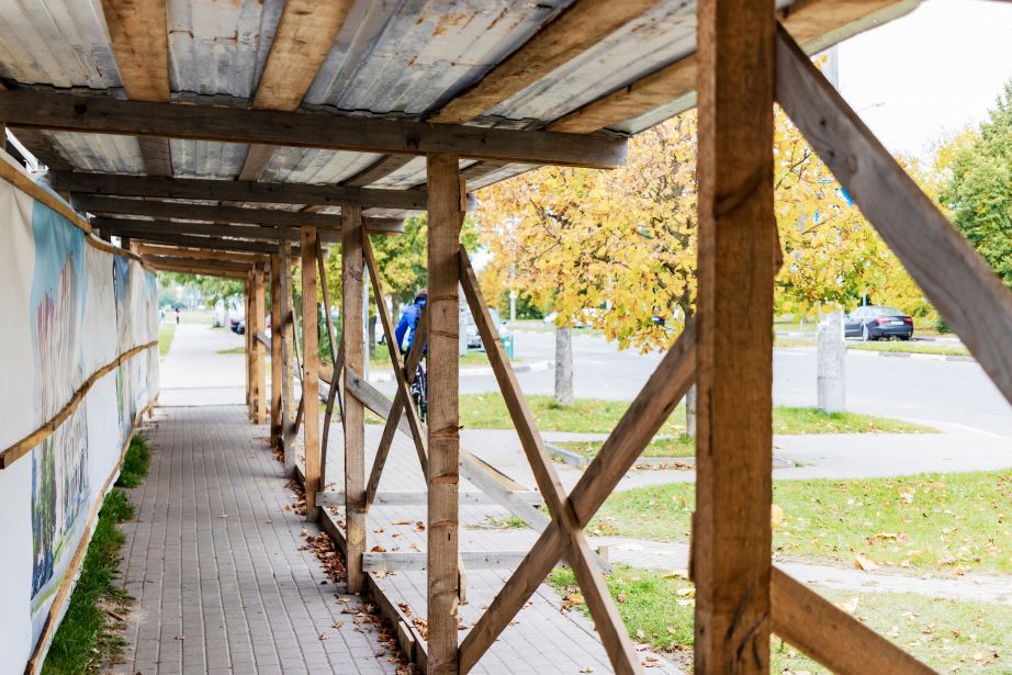 What’s Up With All the Sidewalk Sheds in New York? | Law Commentary